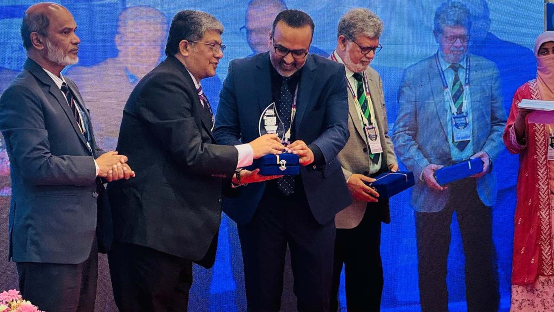 DT News - Pakistan - Prof. Dr. Afeef Umar Zia Represents MIHS at International Medical Research ...