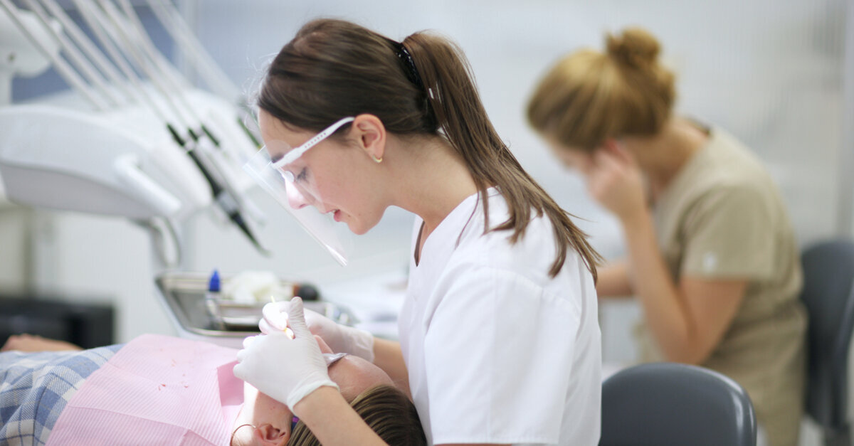 VR haptics boost endodontic training