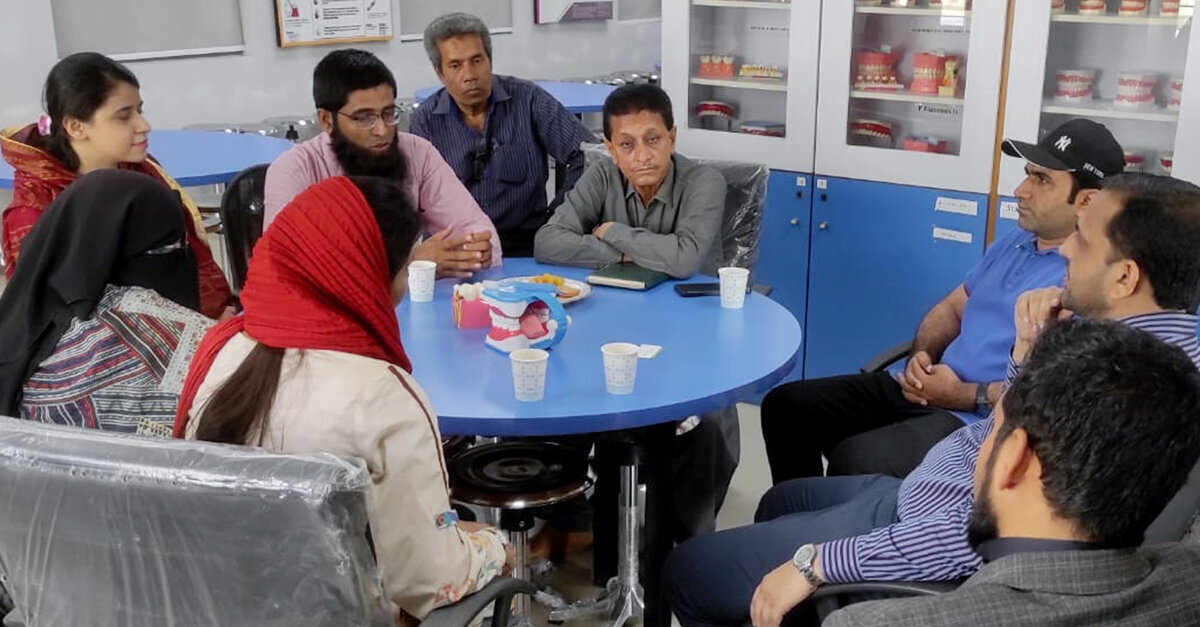 DT News - Pakistan - School children, teachers visit Dow Dental College