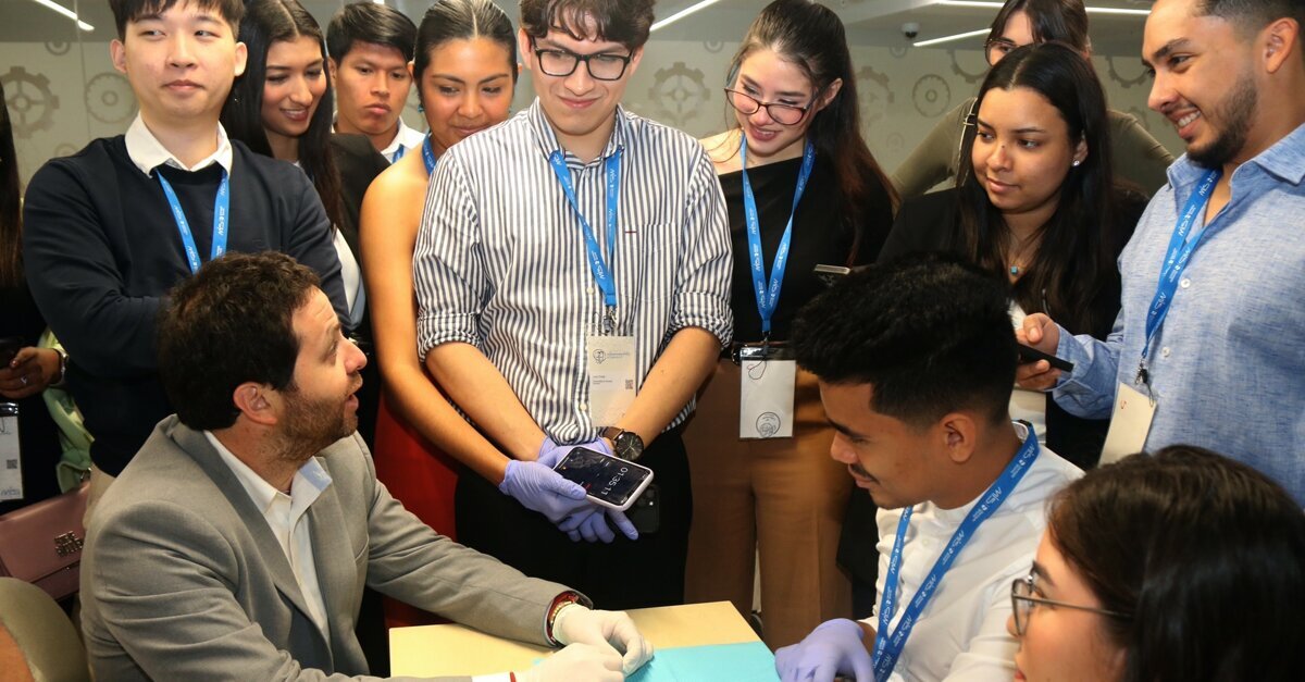 DT News - Latin America - Un ecosistema interactivo de educación